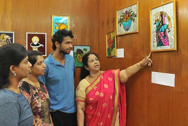 Homemaker enthralls with Thanjavur painting