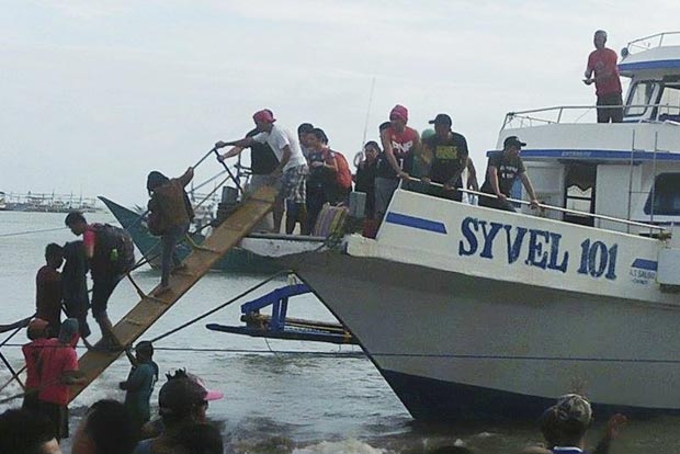 Philippines' coast guard rescues 252 passengers from capsized ferry