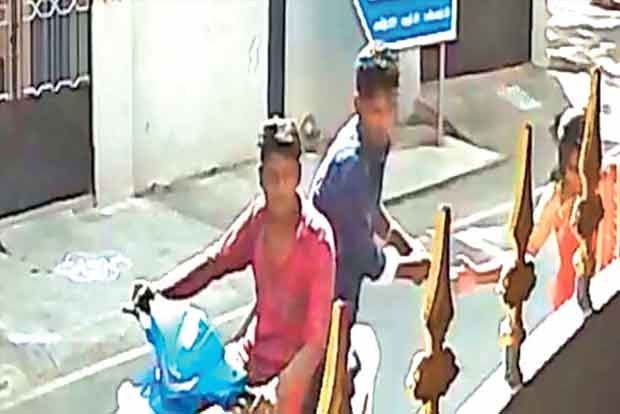 Phone snatching duo caught on camera held